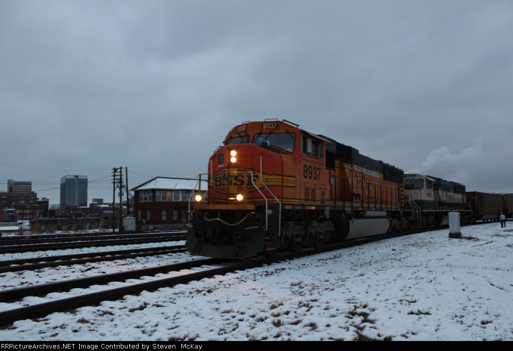 BNSF 8937